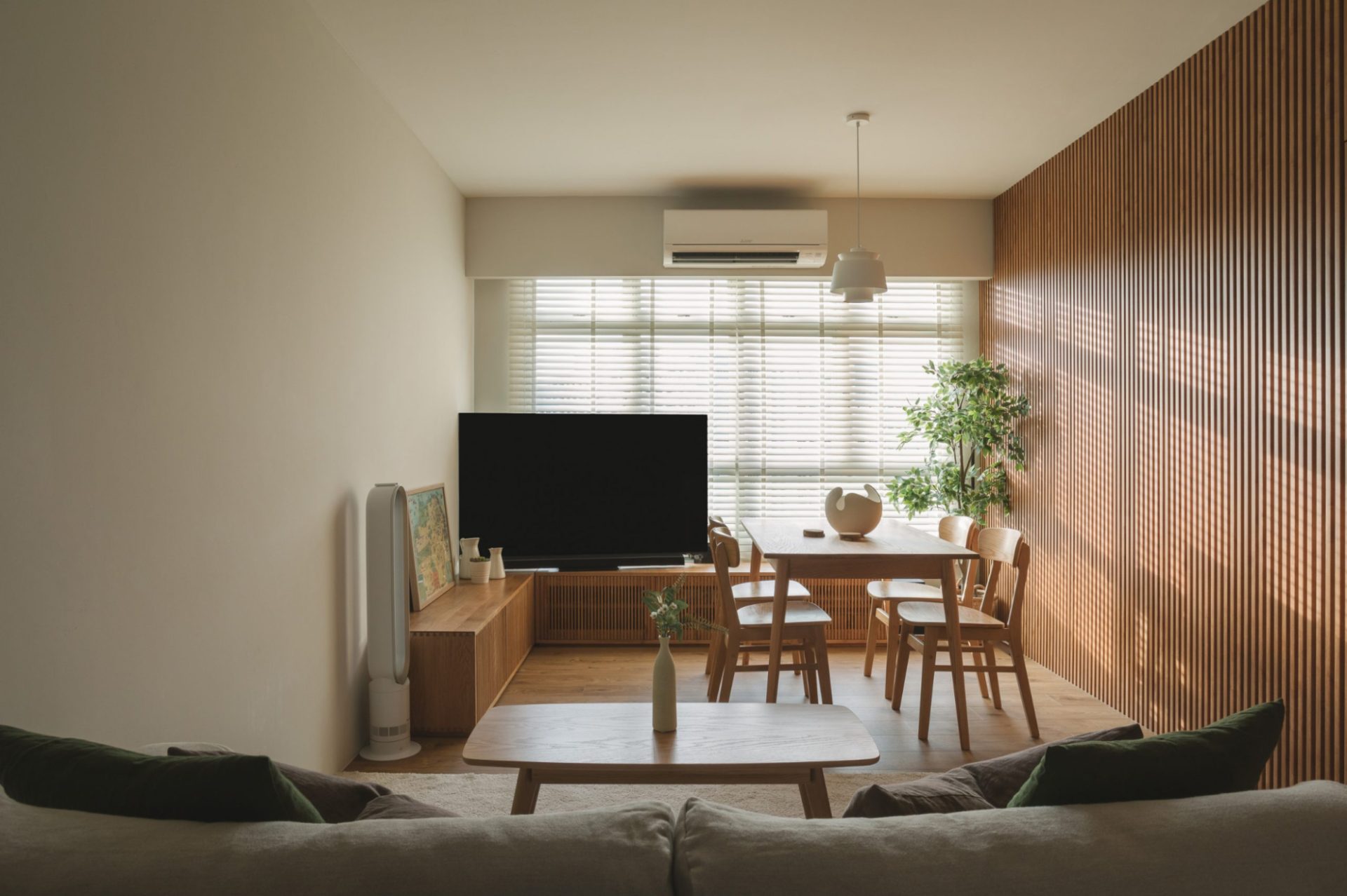 Japanese Living Room Tv. A Japanese Design Inspired Pied à Terre In